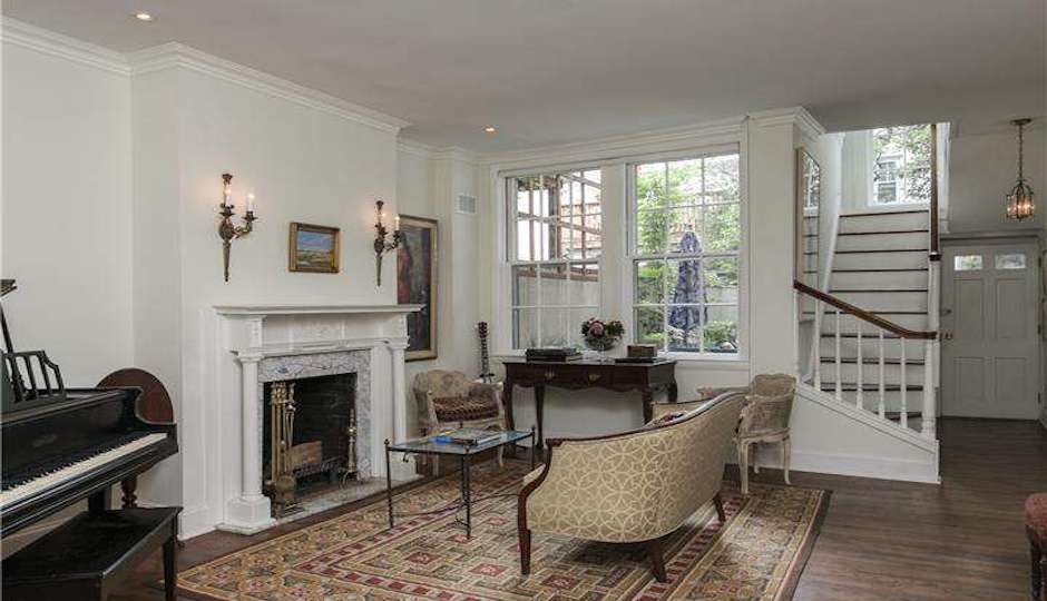 Queen Village's Delightful London Lightwell House