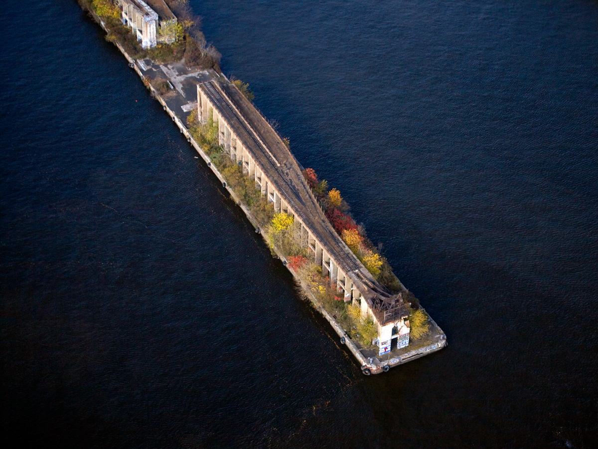 The Illicit Draw of Graffiti Pier - Philadelphia Magazine