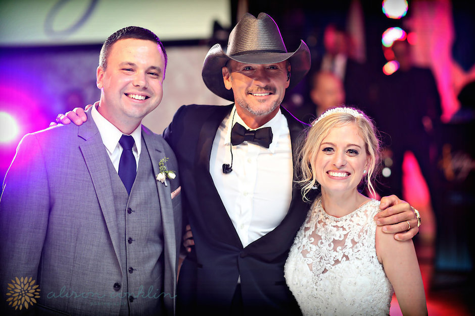 WATCH: Tim McGraw Surprised This Philly Bride With a Concert at Her ...