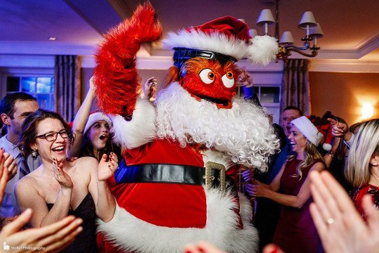 Gritty Crashed a Christmas Wedding Dressed as Santa Claus