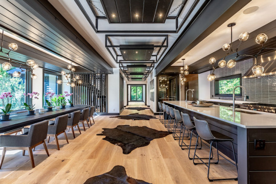 5 Houses with Dining Rooms That Will Make Your Next Big Dinner Much Easier