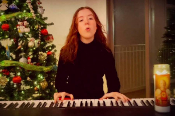 "Lonely Christmas" by WALLIS: The Perfect 2020 Christmas Song