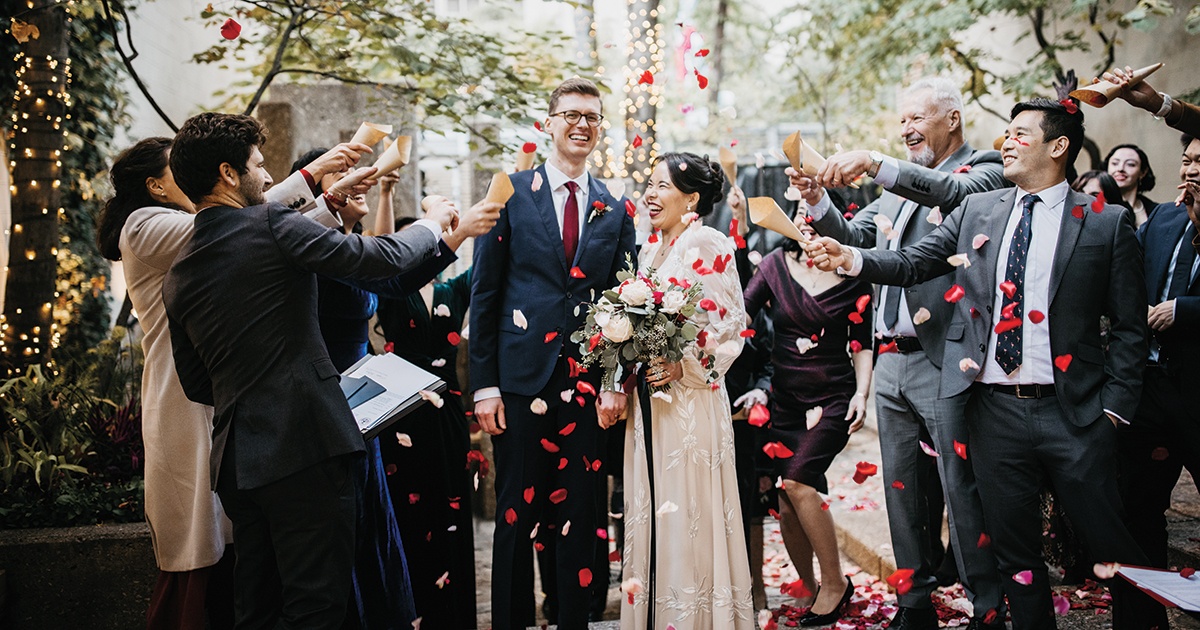 A Dandelion Micro-Wedding With a London-Meets-Philly Theme