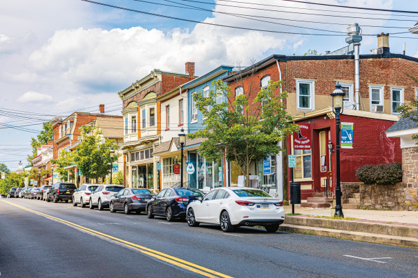 Living in Newtown: A Neighborhood Guide