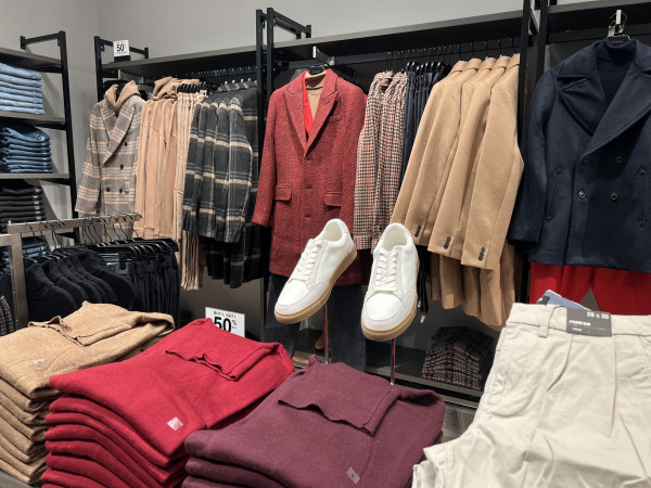 Express Edit Store Opens on Walnut Street