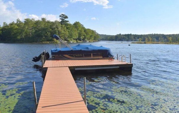 In the Poconos: Lake Henry Lakeside Cottage House for Sale