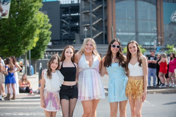 Photos: Taylor Swift and Her Closest Friends Take Philadelphia