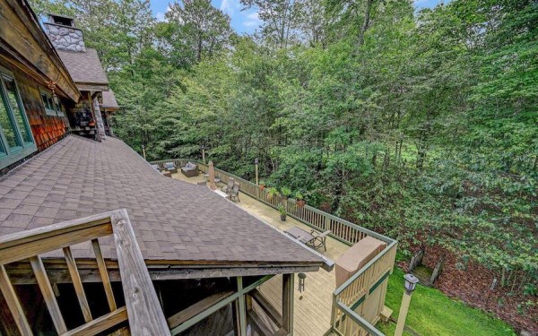 In the Poconos: Pocono Pines Rustic Manor House for Sale