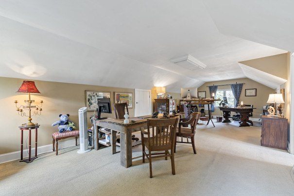 In the Poconos: Mount Pocono Historic Inn House for Sale